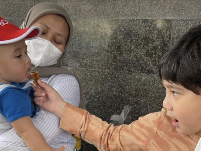 Perlakuan Rafathar ke Sus Rini Dinilai Tak Sopan, Begini Cara Ajari ... Perlakuan Rafathar ke Sus Rini Dinilai Tak Sopan, Begini Cara Ajari ...